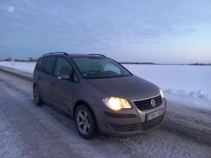 Pelēks Volkswagen Touran 2006 Panevēža, ar dzinēja tilpumu 1.90 L un nobraukumu 3783 tūkst. km par 900 €, foto  vietnē AUTOMOTO.COM.LV