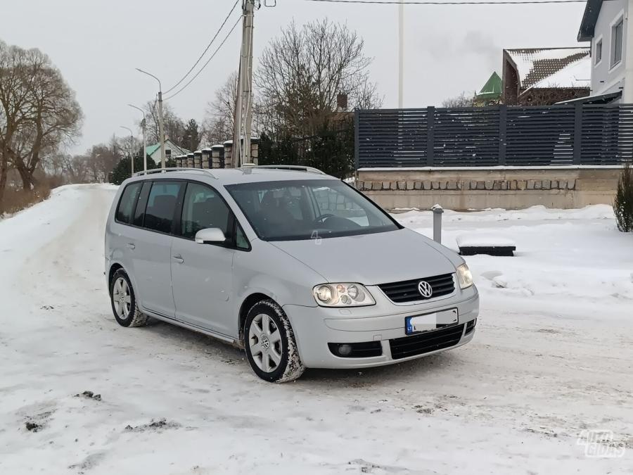 Grey Volkswagen Touran 2006 in Siauliai, with an engine capacity of 2.00 L and mileage of 3 thousand km for 2000 €, photo 5 on AUTOMOTO.COM.LV