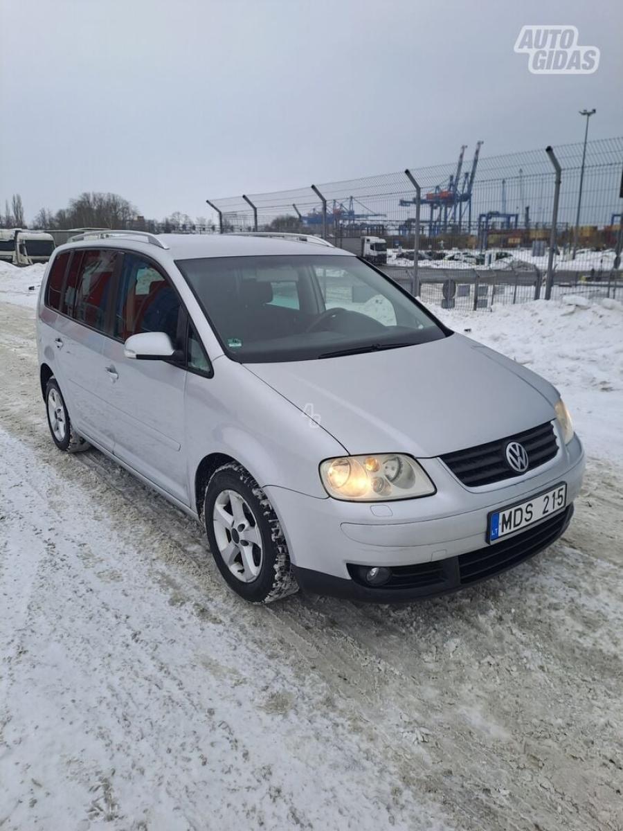 Grey Volkswagen Touran 2006 in Klaipeda, with an engine capacity of 2.00 L and mileage of 325 thousand km for 1750 €, photo 1 on AUTOMOTO.COM.LV