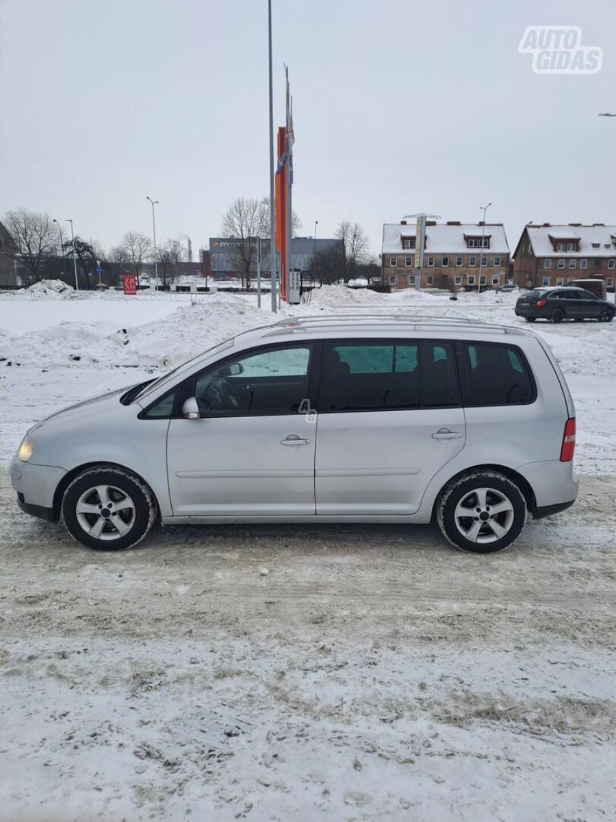 Grey Volkswagen Touran 2006 in Klaipeda, with an engine capacity of 2.00 L and mileage of 325 thousand km for 1750 €, photo 4 on AUTOMOTO.COM.LV