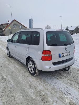 Grey Volkswagen Touran 2006 in Klaipeda, with an engine capacity of 2.00 L and mileage of 325 thousand km for 1750 €, photo 5 on AUTOMOTO.COM.LV