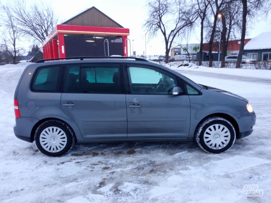 Pelēks Volkswagen Touran 2006 Ukmergė, ar dzinēja tilpumu 1.90 L un nobraukumu 264 tūkst. km par 2250 €, foto 3 vietnē AUTOMOTO.COM.LV