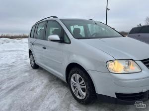Pelēks Volkswagen Touran 2006 Kauņa, ar dzinēja tilpumu 2.00 L un nobraukumu 12 tūkst. km par 1550 €, foto 5 vietnē AUTOMOTO.COM.LV