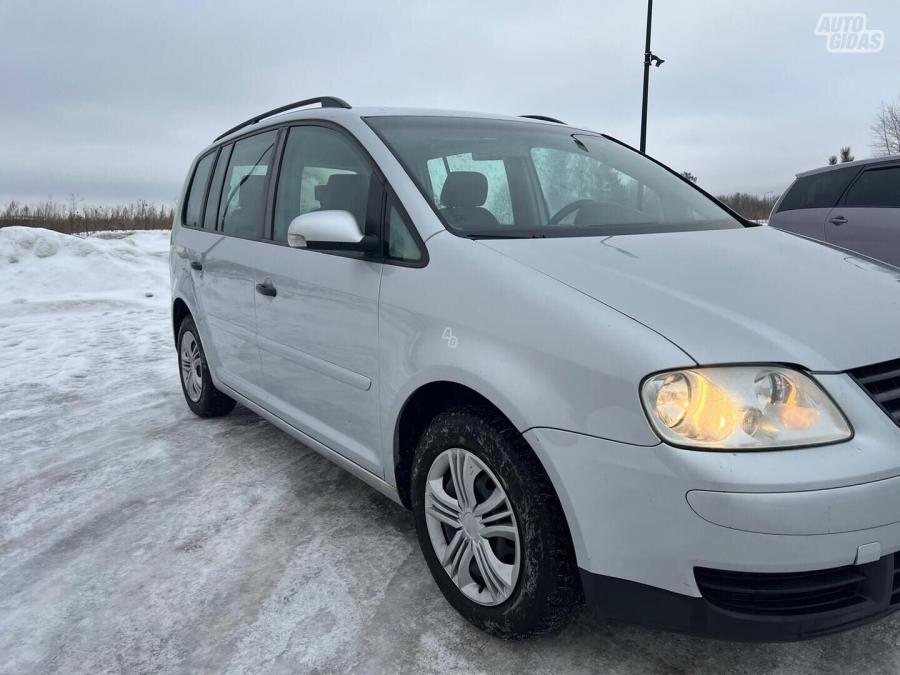 Pelēks Volkswagen Touran 2006 Kauņa, ar dzinēja tilpumu 2.00 L un nobraukumu 12 tūkst. km par 1550 €, foto 10 vietnē AUTOMOTO.COM.LV