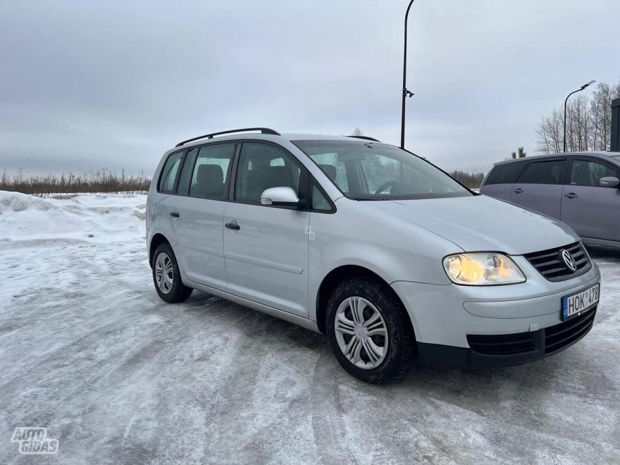 Pelēks Volkswagen Touran 2006 Kauņa, ar dzinēja tilpumu 2.00 L un nobraukumu 12 tūkst. km par 1550 €, foto 13 vietnē AUTOMOTO.COM.LV