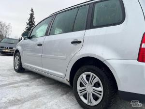 Pelēks Volkswagen Touran 2006 Kauņa, ar dzinēja tilpumu 2.00 L un nobraukumu 12 tūkst. km par 1550 €, foto 14 vietnē AUTOMOTO.COM.LV