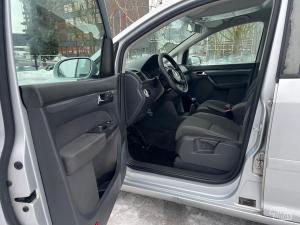 Pelēks Volkswagen Touran 2006 Kauņa, ar dzinēja tilpumu 2.00 L un nobraukumu 12 tūkst. km par 1550 €, foto 15 vietnē AUTOMOTO.COM.LV