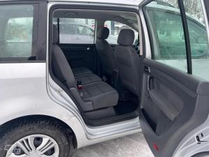 Pelēks Volkswagen Touran 2006 Kauņa, ar dzinēja tilpumu 2.00 L un nobraukumu 12 tūkst. km par 1550 €, foto 17 vietnē AUTOMOTO.COM.LV