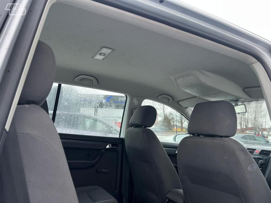 Pelēks Volkswagen Touran 2006 Kauņa, ar dzinēja tilpumu 2.00 L un nobraukumu 12 tūkst. km par 1550 €, foto 19 vietnē AUTOMOTO.COM.LV