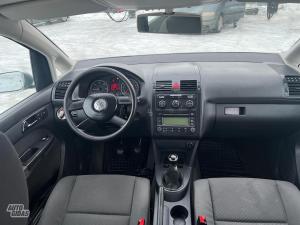 Pelēks Volkswagen Touran 2006 Kauņa, ar dzinēja tilpumu 2.00 L un nobraukumu 12 tūkst. km par 1550 €, foto 20 vietnē AUTOMOTO.COM.LV