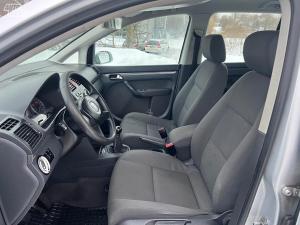Pelēks Volkswagen Touran 2006 Kauņa, ar dzinēja tilpumu 2.00 L un nobraukumu 12 tūkst. km par 1550 €, foto 24 vietnē AUTOMOTO.COM.LV
