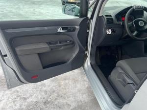 Pelēks Volkswagen Touran 2006 Kauņa, ar dzinēja tilpumu 2.00 L un nobraukumu 12 tūkst. km par 1550 €, foto 26 vietnē AUTOMOTO.COM.LV