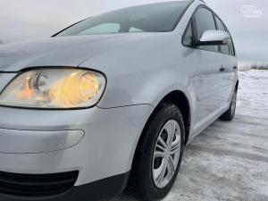 Pelēks Volkswagen Touran 2006 Kauņa, ar dzinēja tilpumu 2.00 L un nobraukumu 12 tūkst. km par 1550 €, foto 29 vietnē AUTOMOTO.COM.LV