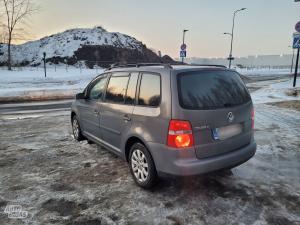 Pelēks Volkswagen Touran 2006 Viļņa, ar dzinēja tilpumu 1.90 L un nobraukumu 360 tūkst. km par 1450 €, foto 4 vietnē AUTOMOTO.COM.LV