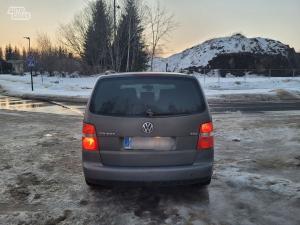 Pelēks Volkswagen Touran 2006 Viļņa, ar dzinēja tilpumu 1.90 L un nobraukumu 360 tūkst. km par 1450 €, foto 5 vietnē AUTOMOTO.COM.LV