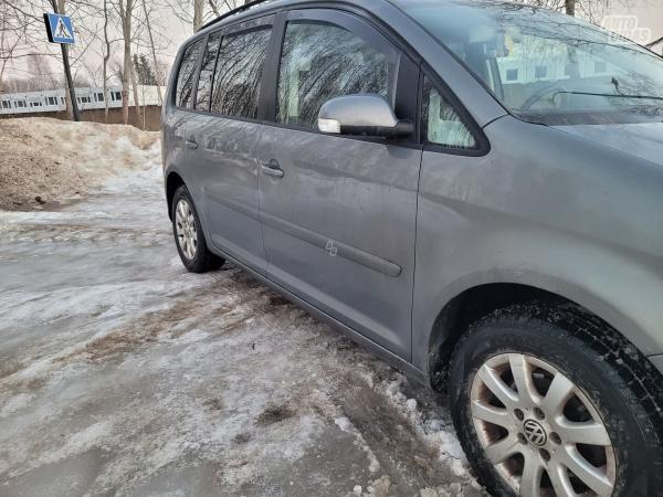 Pelēks Volkswagen Touran 2006 Viļņa, ar dzinēja tilpumu 1.90 L un nobraukumu 360 tūkst. km par 1450 €, foto 8 vietnē AUTOMOTO.COM.LV
