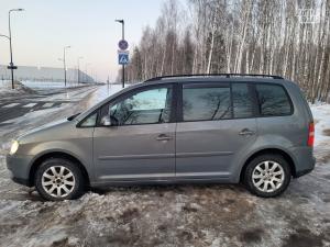 Pelēks Volkswagen Touran 2006 Viļņa, ar dzinēja tilpumu 1.90 L un nobraukumu 360 tūkst. km par 1450 €, foto 9 vietnē AUTOMOTO.COM.LV