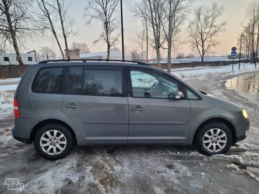 Pelēks Volkswagen Touran 2006 Viļņa, ar dzinēja tilpumu 1.90 L un nobraukumu 360 tūkst. km par 1450 €, foto 10 vietnē AUTOMOTO.COM.LV