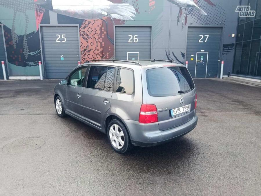 Grey Volkswagen Touran 2006 in Kaunas, with an engine capacity of 1.90 L and mileage of 337 thousand km for 1550 €, photo 3 on AUTOMOTO.COM.LV