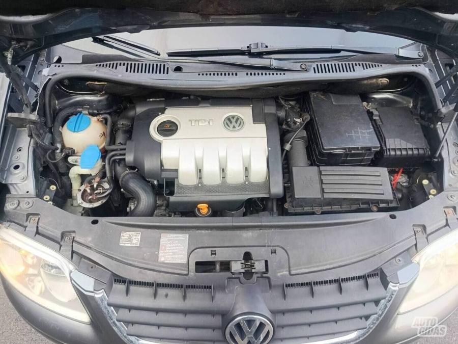 Grey Volkswagen Touran 2006 in Kaunas, with an engine capacity of 1.90 L and mileage of 337 thousand km for 1550 €, photo 5 on AUTOMOTO.COM.LV