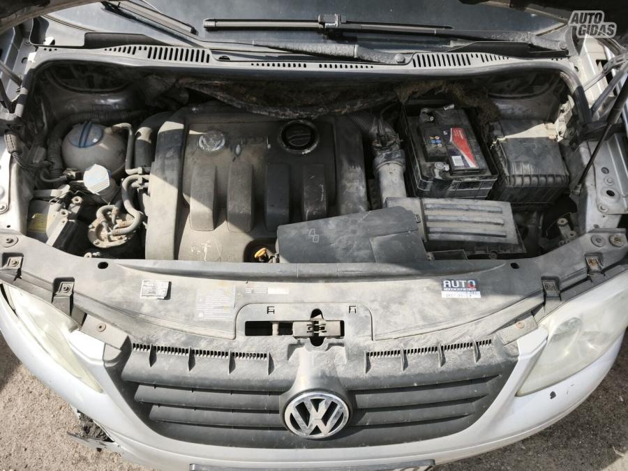 Grey Volkswagen Touran 2006 in Kaunas, with an engine capacity of 1.90 L and mileage of 275 thousand km for 480 €, photo 8 on AUTOMOTO.COM.LV