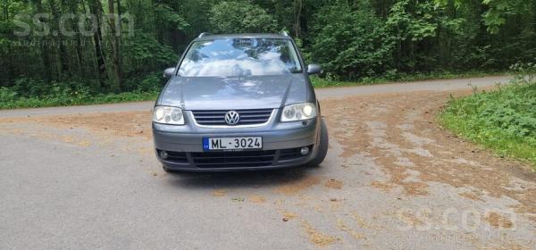Grey Volkswagen Touran 2006 in Riga, with an engine capacity of 2.00 L and mileage of 218 thousand km for 2800 €, photo 1 on AUTOMOTO.COM.LV