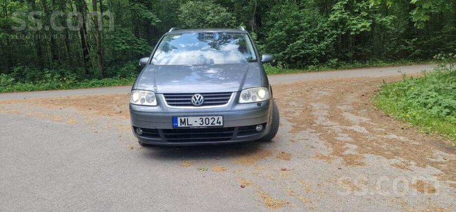 Grey Volkswagen Touran 2006 in Riga, with an engine capacity of 2.00 L and mileage of 218 thousand km for 2800 €, photo 1 on AUTOMOTO.COM.LV