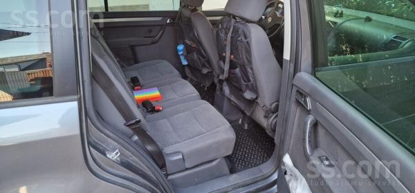 Grey Volkswagen Touran 2006 in Riga, with an engine capacity of 2.00 L and mileage of 218 thousand km for 2800 €, photo 6 on AUTOMOTO.COM.LV