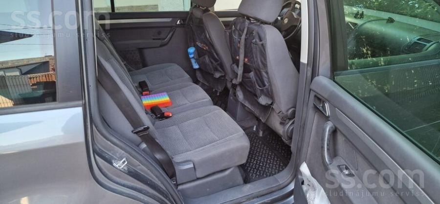 Grey Volkswagen Touran 2006 in Riga, with an engine capacity of 2.00 L and mileage of 218 thousand km for 2800 €, photo 7 on AUTOMOTO.COM.LV