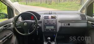 Grey Volkswagen Touran 2006 in Riga, with an engine capacity of 2.00 L and mileage of 218 thousand km for 2800 €, photo 8 on AUTOMOTO.COM.LV