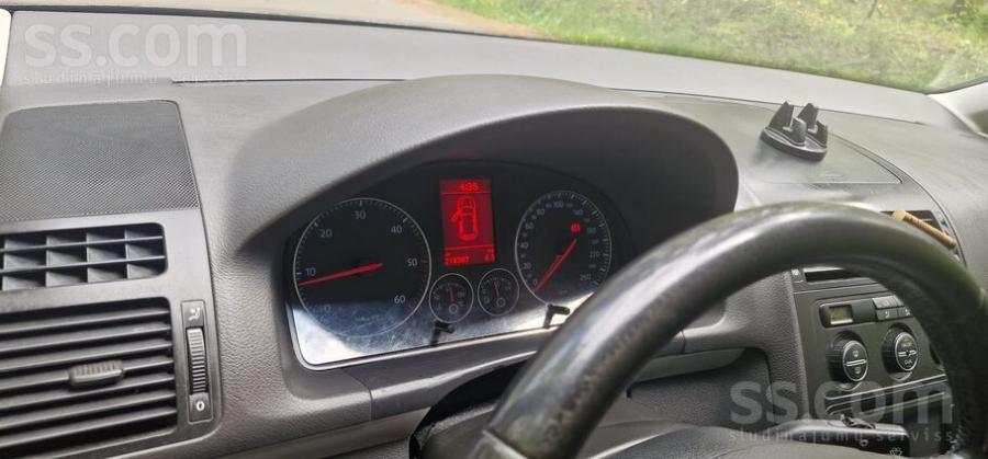 Grey Volkswagen Touran 2006 in Riga, with an engine capacity of 2.00 L and mileage of 218 thousand km for 2800 €, photo 9 on AUTOMOTO.COM.LV