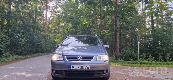 Grey Volkswagen Touran 2006 in Riga, with an engine capacity of 2.00 L and mileage of 218 thousand km for 2800 €, photo 1 on AUTOMOTO.COM.LV