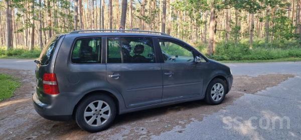 Grey Volkswagen Touran 2006 in Riga, with an engine capacity of 2.00 L and mileage of 218 thousand km for 2800 €, photo 3 on AUTOMOTO.COM.LV