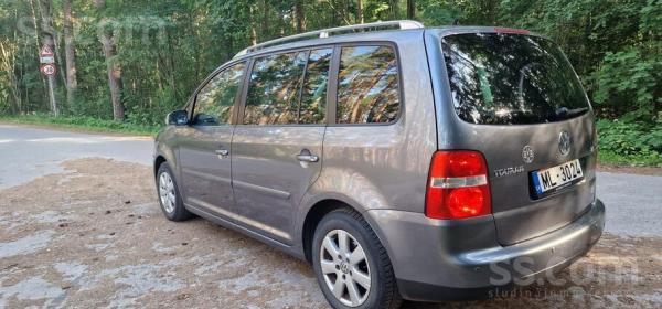 Grey Volkswagen Touran 2006 in Riga, with an engine capacity of 2.00 L and mileage of 218 thousand km for 2800 €, photo 5 on AUTOMOTO.COM.LV