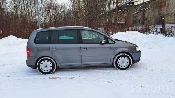 Pelēks Volkswagen Touran 2006 Rīga, ar dzinēja tilpumu 2.00 L un nobraukumu 292 tūkst. km par 2567 €, foto 6 vietnē AUTOMOTO.COM.LV