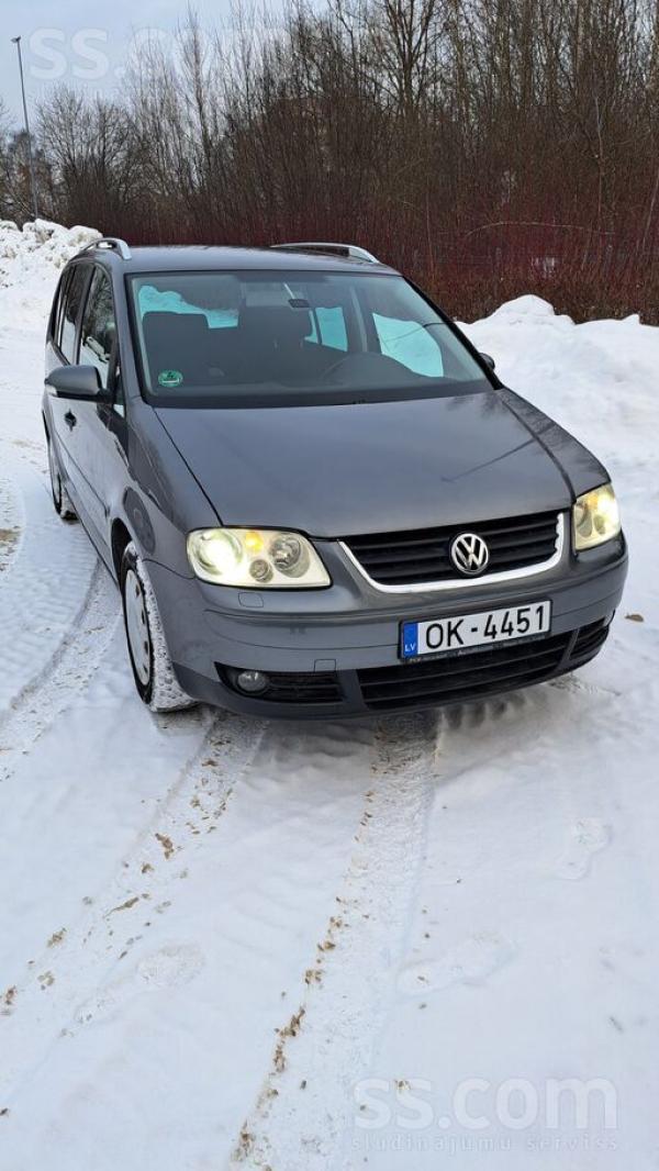 Pelēks Volkswagen Touran 2006 Rīga, ar dzinēja tilpumu 2.00 L un nobraukumu 292 tūkst. km par 2567 €, foto 8 vietnē AUTOMOTO.COM.LV