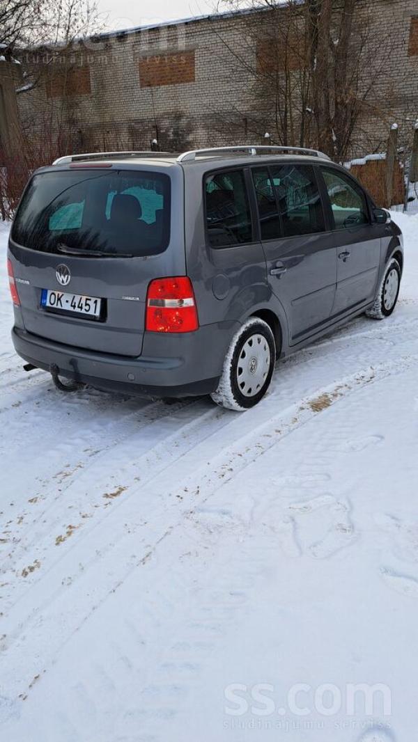Pelēks Volkswagen Touran 2006 Rīga, ar dzinēja tilpumu 2.00 L un nobraukumu 292 tūkst. km par 2567 €, foto 9 vietnē AUTOMOTO.COM.LV