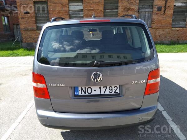 Pelēks Volkswagen Touran 2006 Daugavpils, ar dzinēja tilpumu 2.00 L un nobraukumu 316 tūkst. km par 2100 €, foto 2 vietnē AUTOMOTO.COM.LV
