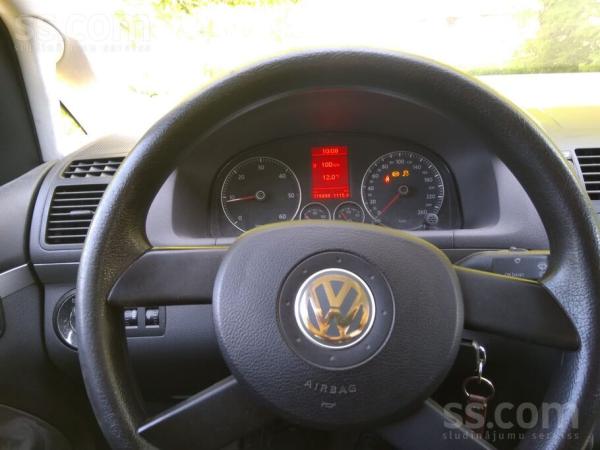 Pelēks Volkswagen Touran 2006 Daugavpils, ar dzinēja tilpumu 2.00 L un nobraukumu 316 tūkst. km par 2100 €, foto 6 vietnē AUTOMOTO.COM.LV