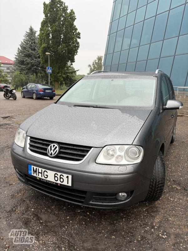 Pelēks Volkswagen Touran 2006 Alīta, ar dzinēja tilpumu 1.40 L un nobraukumu 230 tūkst. km par 2300 €, foto 3 vietnē AUTOMOTO.COM.LV