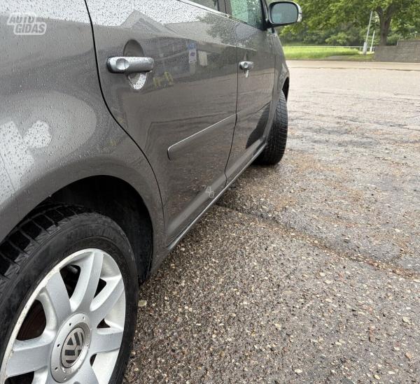 Pelēks Volkswagen Touran 2006 Alīta, ar dzinēja tilpumu 1.40 L un nobraukumu 230 tūkst. km par 2300 €, foto 9 vietnē AUTOMOTO.COM.LV