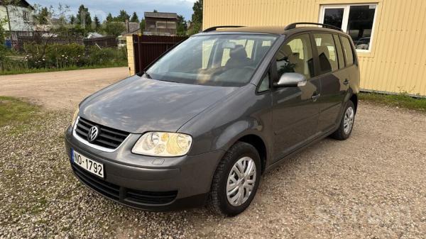 Grey Volkswagen Touran 2006 in Rezekne, with an engine capacity of 2.00 L and mileage of 316 thousand km for 2350 €, photo 1 on AUTOMOTO.COM.LV