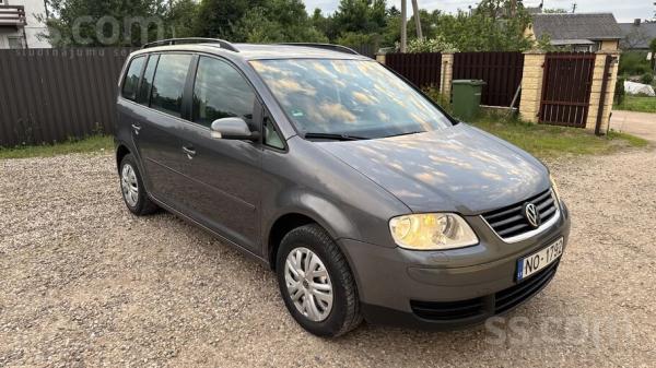 Grey Volkswagen Touran 2006 in Rezekne, with an engine capacity of 2.00 L and mileage of 316 thousand km for 2350 €, photo 4 on AUTOMOTO.COM.LV
