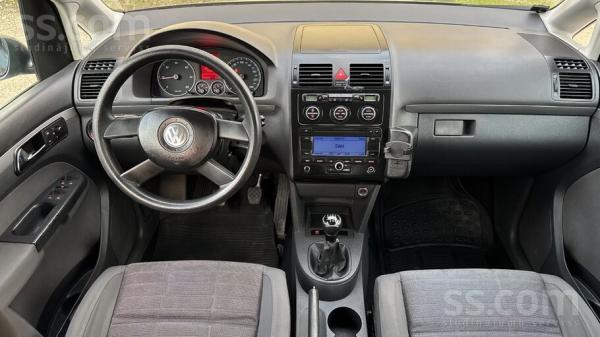 Grey Volkswagen Touran 2006 in Rezekne, with an engine capacity of 2.00 L and mileage of 316 thousand km for 2350 €, photo 6 on AUTOMOTO.COM.LV