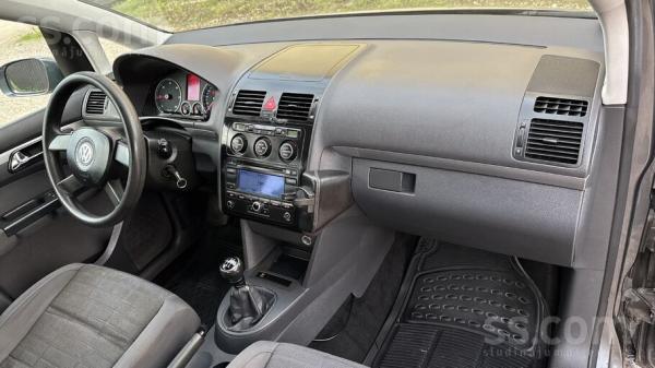 Grey Volkswagen Touran 2006 in Rezekne, with an engine capacity of 2.00 L and mileage of 316 thousand km for 2350 €, photo 7 on AUTOMOTO.COM.LV