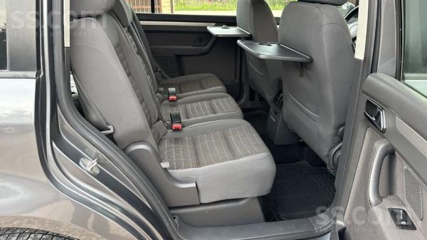 Grey Volkswagen Touran 2006 in Rezekne, with an engine capacity of 2.00 L and mileage of 316 thousand km for 2350 €, photo 9 on AUTOMOTO.COM.LV
