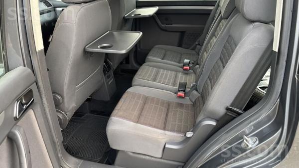 Grey Volkswagen Touran 2006 in Rezekne, with an engine capacity of 2.00 L and mileage of 316 thousand km for 2350 €, photo 10 on AUTOMOTO.COM.LV