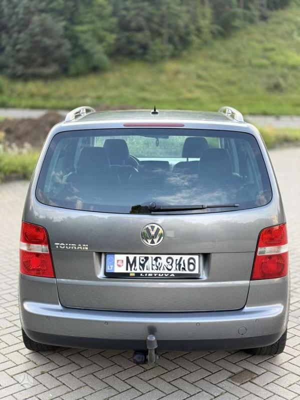 Grey Volkswagen Touran 2006 in Vilnius, with an engine capacity of 2.00 L and mileage of 295 thousand km for 1700 €, photo 5 on AUTOMOTO.COM.LV