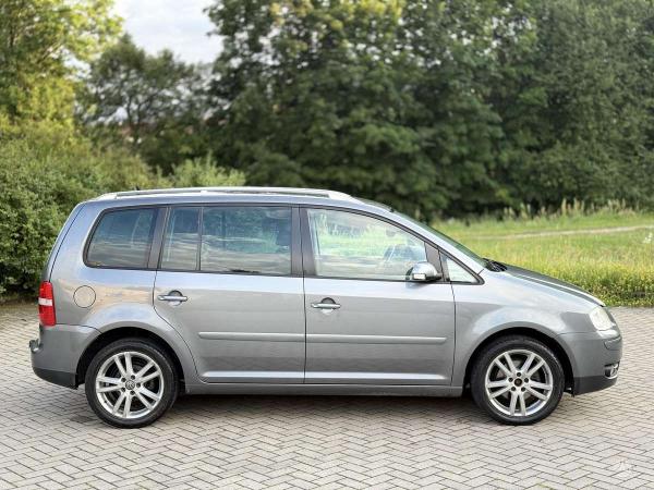 Grey Volkswagen Touran 2006 in Vilnius, with an engine capacity of 2.00 L and mileage of 295 thousand km for 1700 €, photo 8 on AUTOMOTO.COM.LV