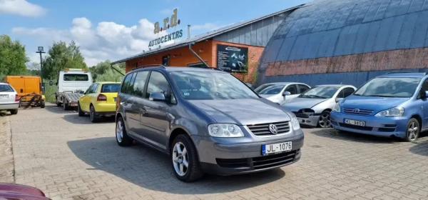 Grey Volkswagen Touran 2006 in Valmiera, with an engine capacity of 1.60 L and mileage of 3127 thousand km for 2500 €, photo 1 on AUTOMOTO.COM.LV